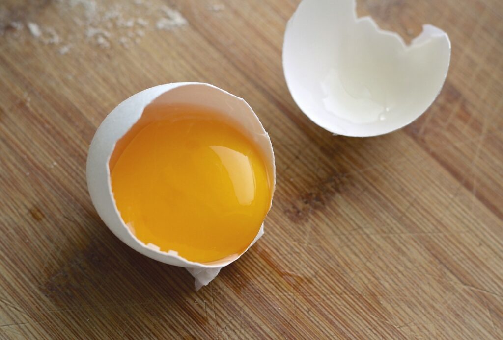 Breaking and Separating Eggs – Vintage Recipes and Cookery